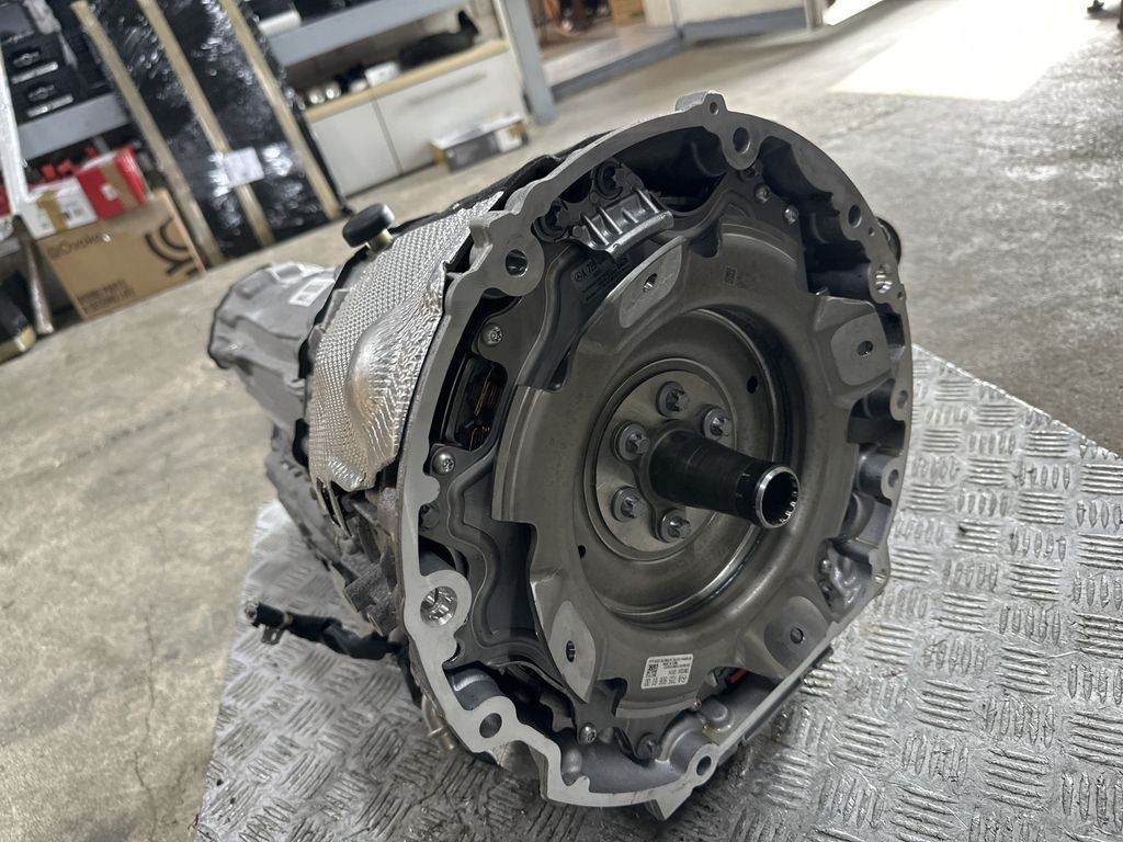 MERCEDES-BENZ GLC C254 2024 Petrol/electricity Automatic gearbox ...