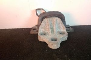 468646740 Opel Corsa D Engine mount bracket, 21.65 € | RRR