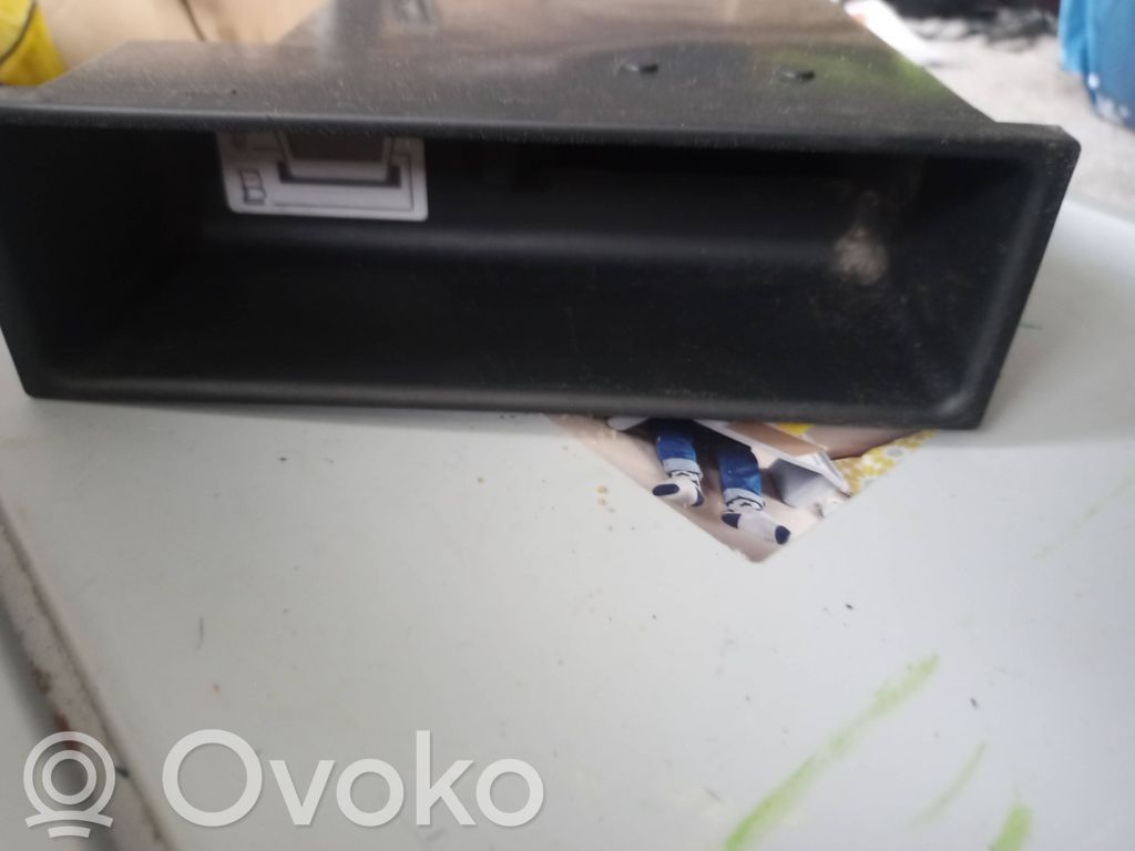 1k0857925b Volkswagen Golf V USB jungtis, 17,65 € | RRR