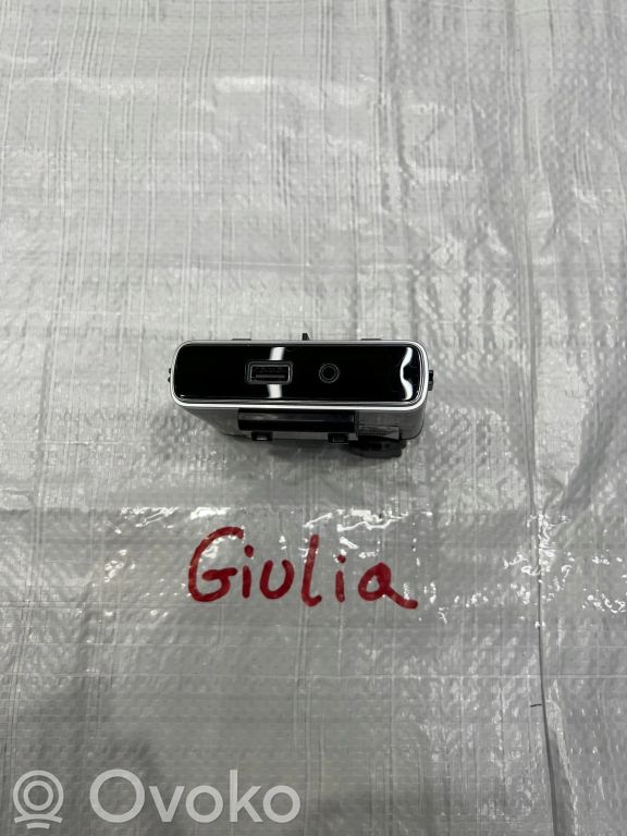Alfa Romeo Giulia Connecteur/prise USB, 14,21 € | OVOKO