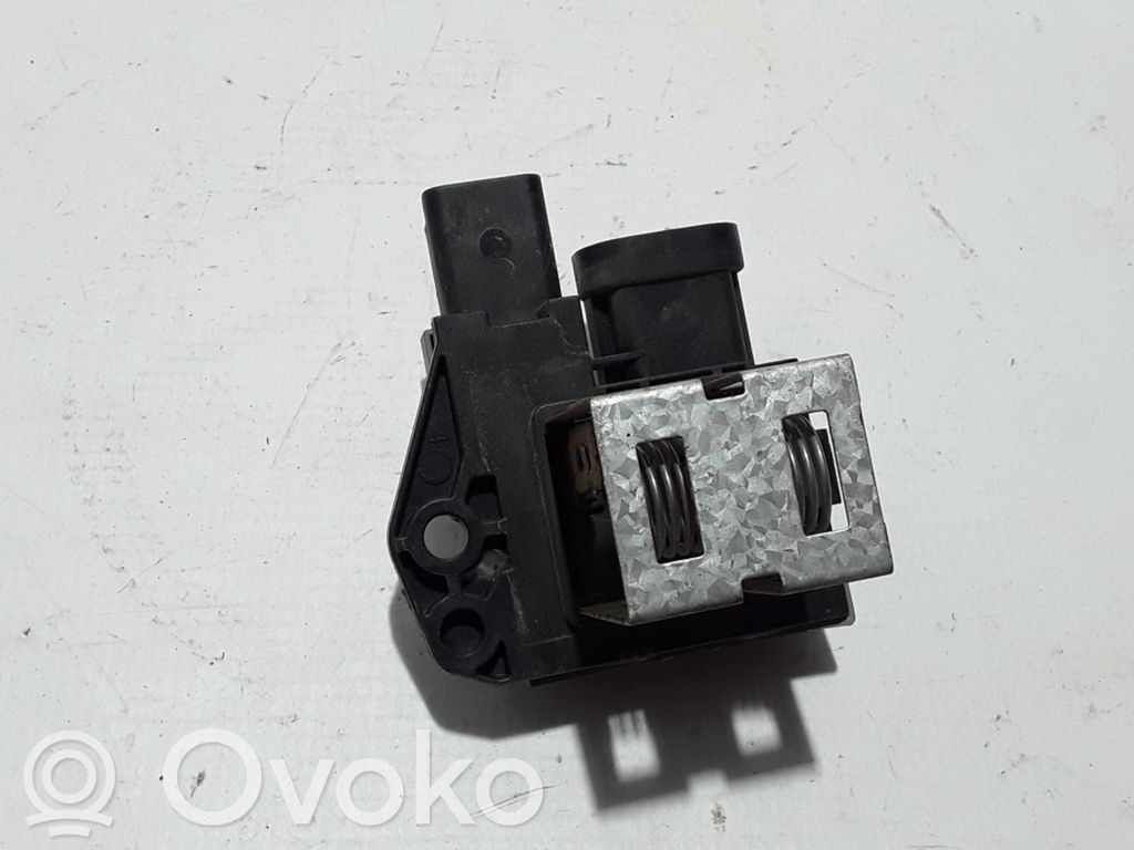 255505343R Renault Clio IV Coolant fan relay, €38.64 | RRR
