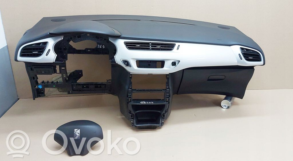 Citroen DS3 Dashboard, €152.94 | RRR