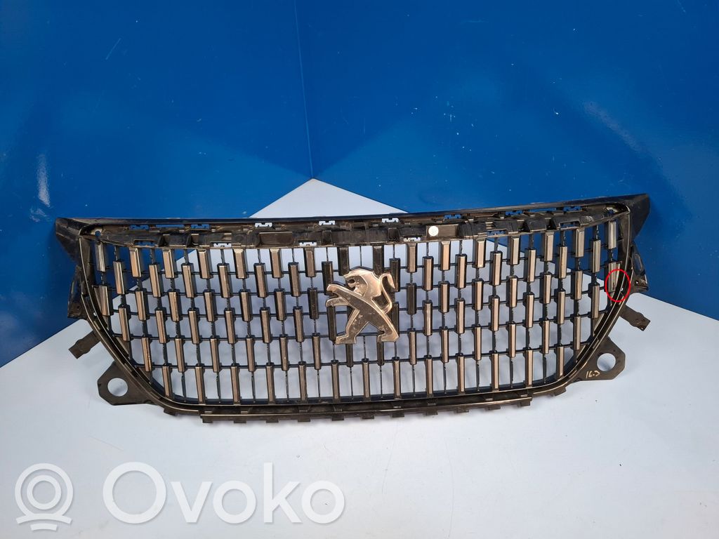9825860780 Peugeot 2008 II Grille calandre supérieure de pare-chocs ...