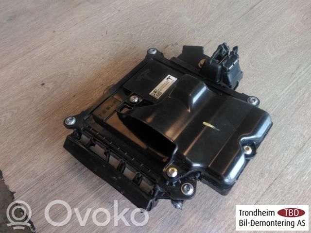 1112379-01-G Tesla Model X Fuse box set, €522.47 | RRR