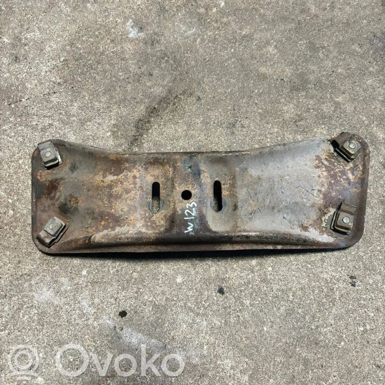 Mercedes-Benz W123 Gearbox mounting bracket, €25.00 | RRR