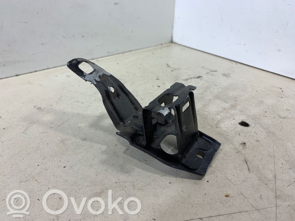 7P5807126 Porsche Cayenne (92A) Other engine bay part, €8.80 | RRR