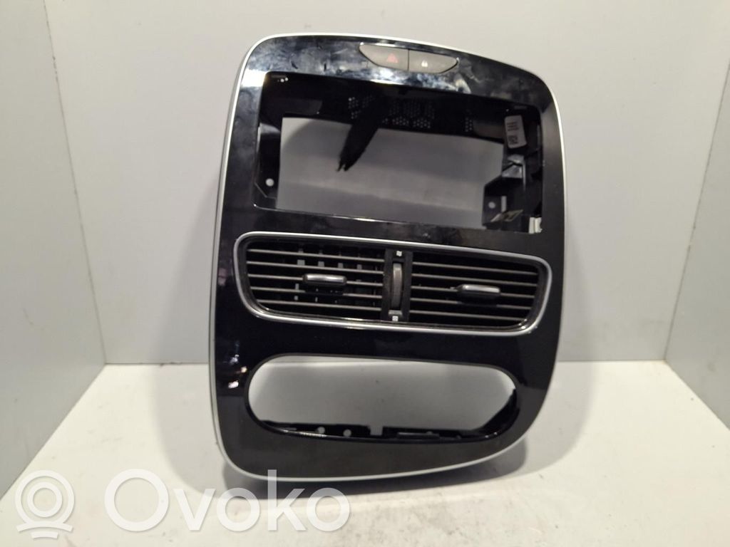681043537R Renault Clio I Center console, €39.87 | RRR