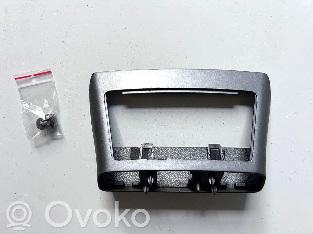 110113600F Tesla Model 3 Screen/display/small screen, €19.00 | RRR