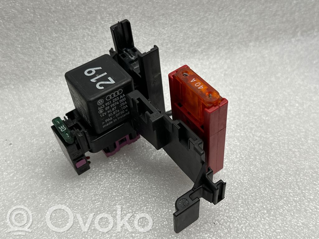 8d0937503d Volkswagen PASSAT B5.5 Relay mounting block, €12.00 | RRR