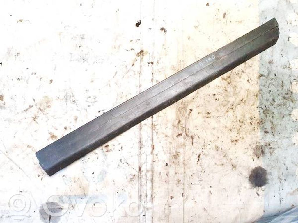 Mercedes-Benz 190 W201 Moulure de porte arrière, 13,50 € | OVOKO