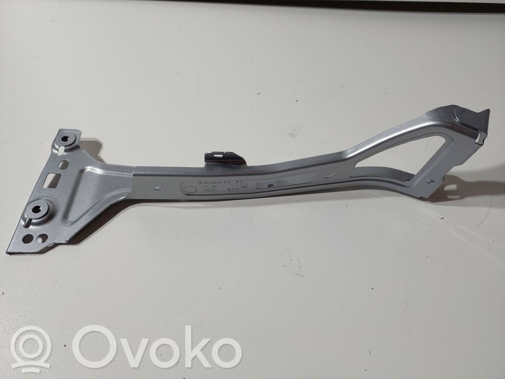 8W0821135C Audi A4 S4 B9 Fender mounting bracket, €35.29 | RRR