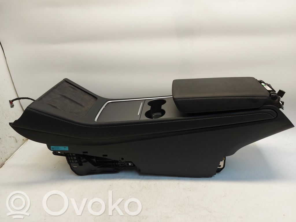 TESYPod409730 Tesla Model Y Center console, €163.06 | RRR