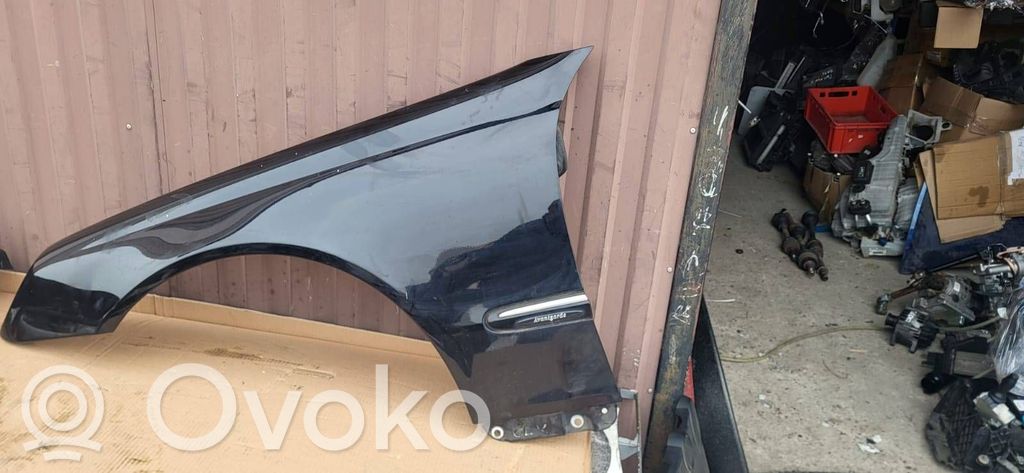 121212 Mercedes-Benz CLK A209 C209 Aile, 44,71 € | OVOKO