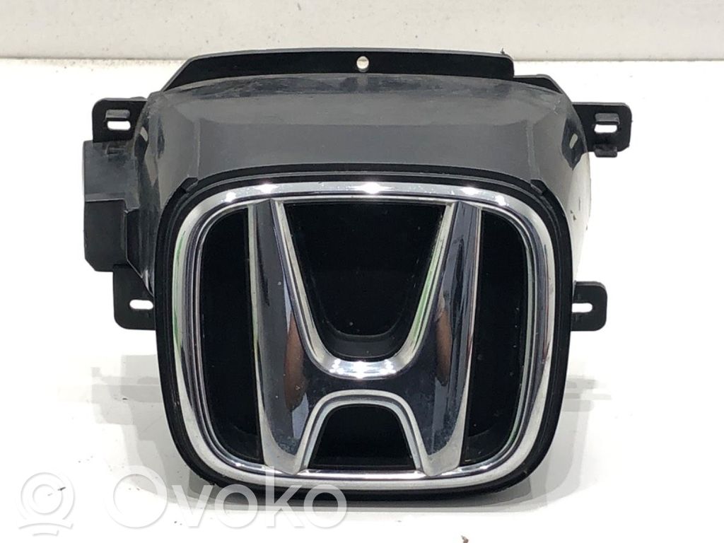 71126-T1V-E010-M1 Honda CR-V Manufacturer badge logo/emblem, €51.51 | RRR