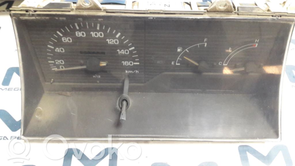 H12 Toyota Hiace (H50, H60, H70) Compteur de vitesse tableau de bord ...