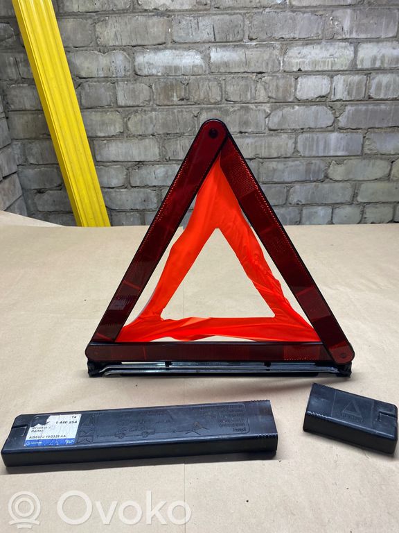 1440254 Ford Focus Triangle d'avertissement, 10,00 € | OVOKO