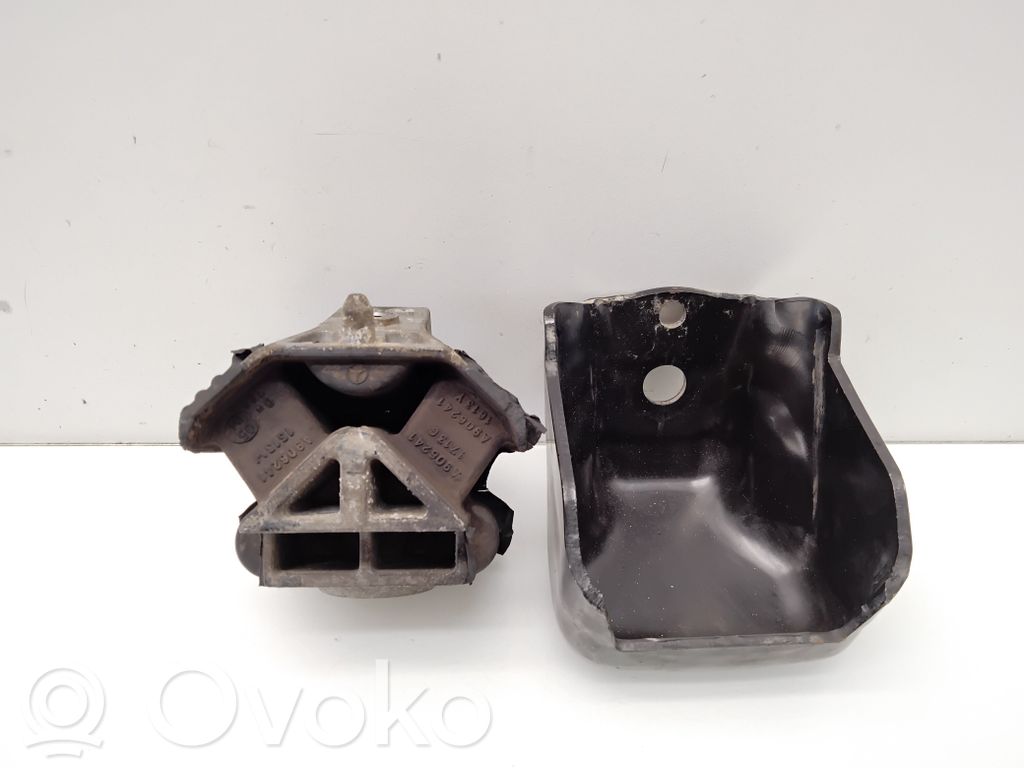 A9062411513 Mercedes-Benz Sprinter W907 W910 Supporto di montaggio del ...