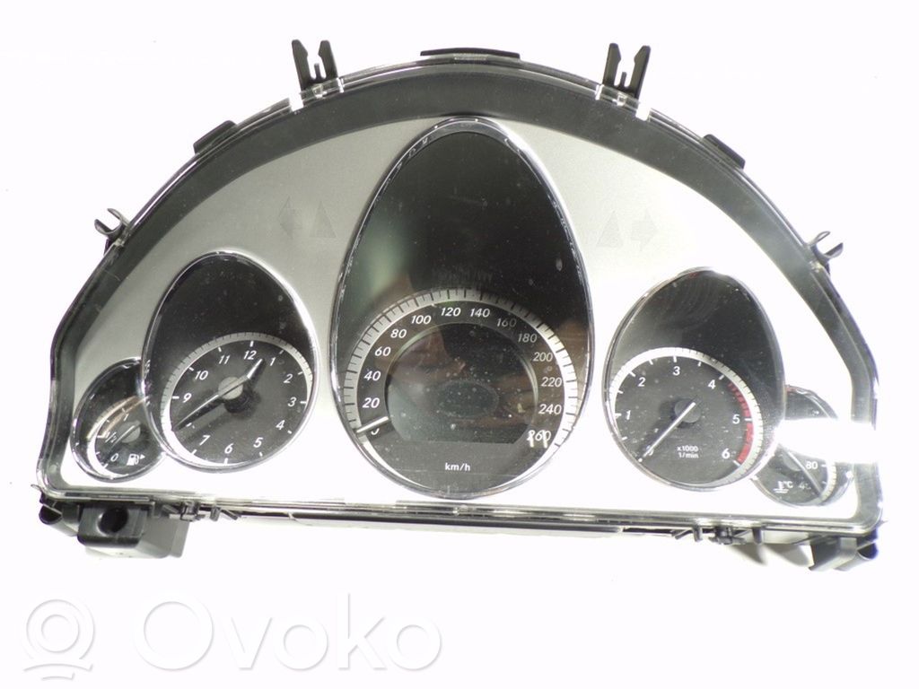 A2129001810 Mercedes-Benz CLK AMG A208 C208 Compteur de vitesse tableau ...