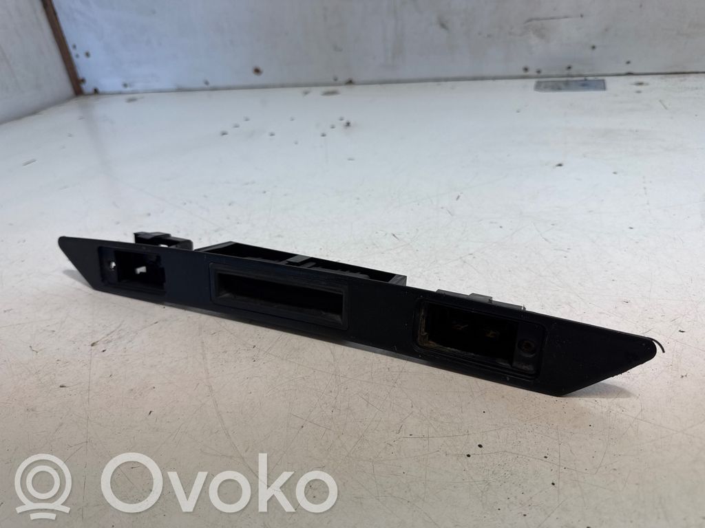 8P4827574 Audi Q7 4M Éclairage de plaque d'immatriculation, 30,00 € | OVOKO
