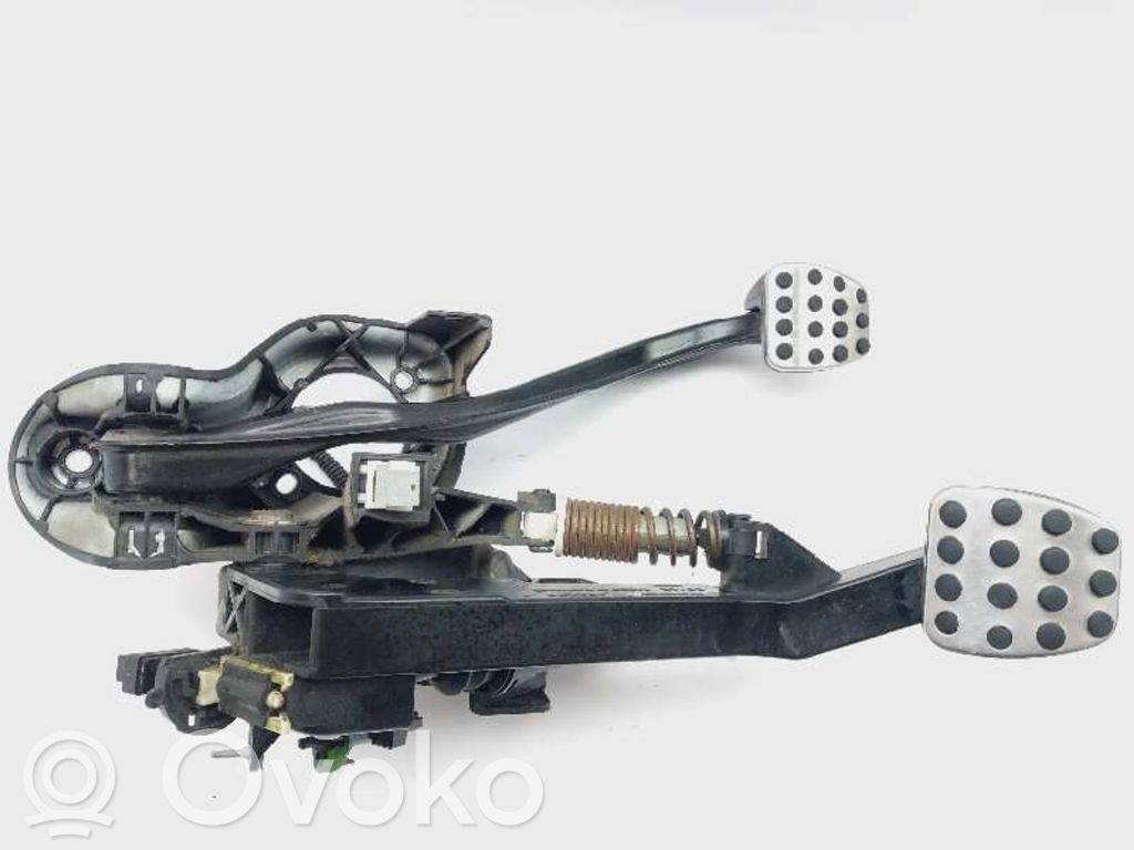 A2042909401 Mercedes-Benz C W204 Pédale d'embrayage, 78,60 € | OVOKO