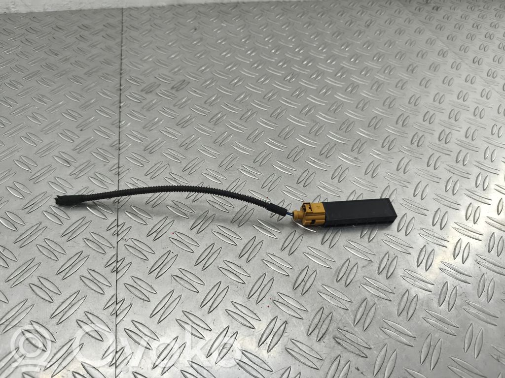5Q0962131 Volkswagen Touran III Keyless system antenna, €4.00 | RRR