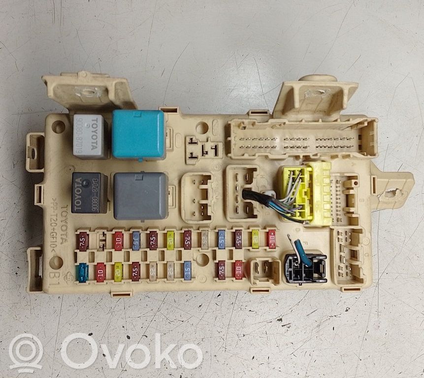 8264105040A Toyota Avensis T250 Boîte à fusibles, 42,41 € | OVOKO