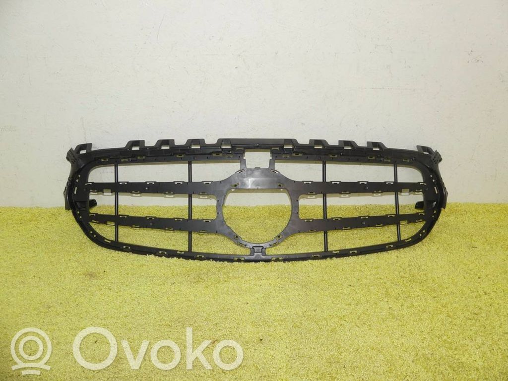 2478885700 Mercedes-Benz B W247 Grille calandre supérieure de pare ...
