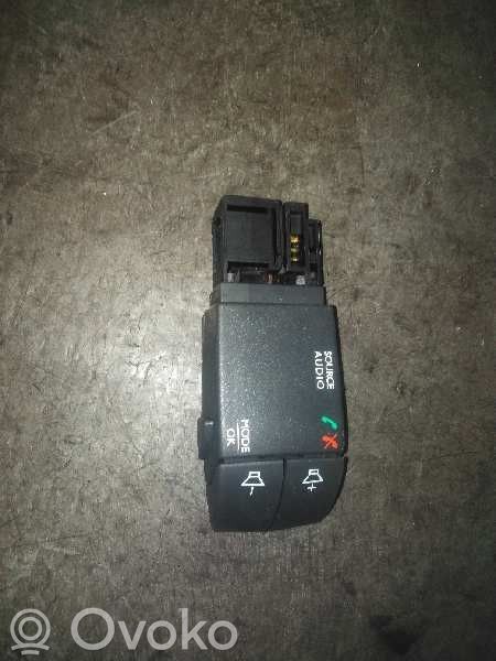 255522448R Renault Captur Steering wheel buttons/switches, €18.90 | RRR