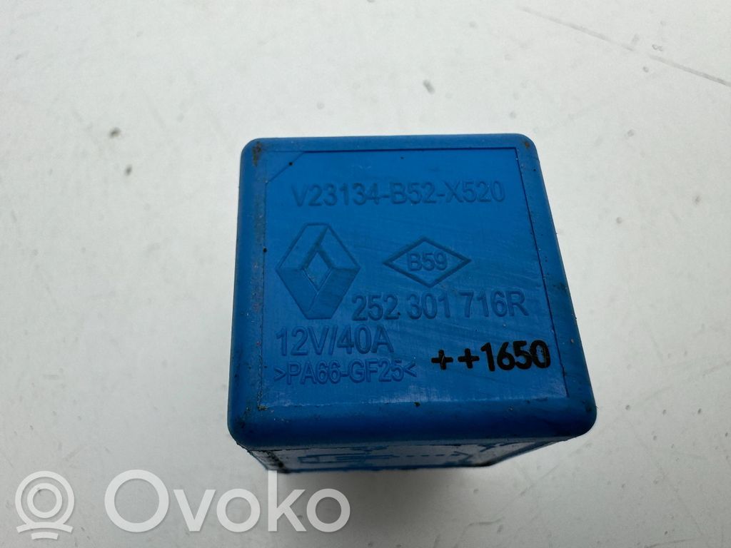 252301716R Opel Vivaro Module de fusibles, 8,00 € | OVOKO