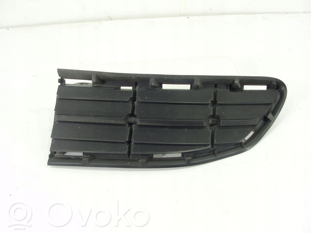 5312742040 Toyota RAV 4 (XA40) Etupuskurin alempi jäähdytinsäleikkö, 35 ...