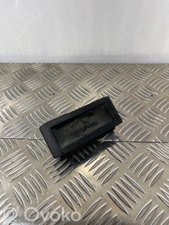 4G0802847 Audi A6 C7 Jack pad point de levage au Cric, 5,00 € | OVOKO