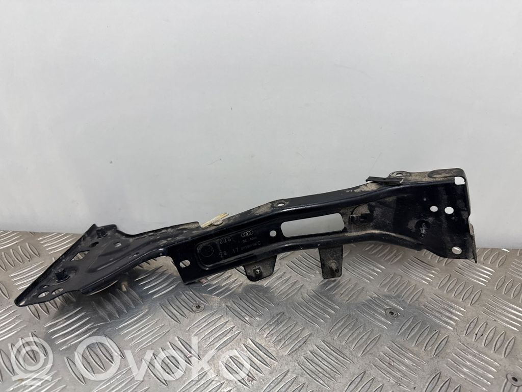8W0821136C Audi A4 S4 B9 8W Support de montage d'aile, 25,00 € | OVOKO