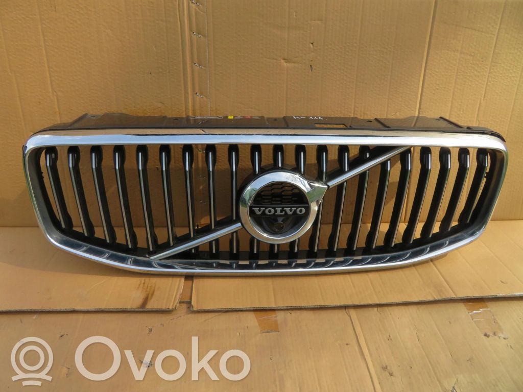 Volvo XC60 Front bumper upper radiator grill, €141.18 | RRR