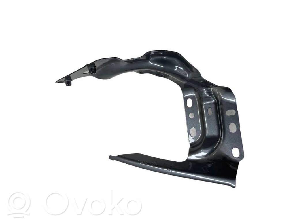 5NA821136B Volkswagen Tiguan Fender mounting bracket, €35.00 | RRR