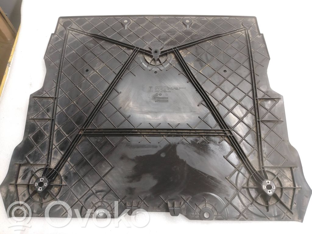 149915100C Tesla Model Y Engine splash shield/under tray, €66.00 | RRR
