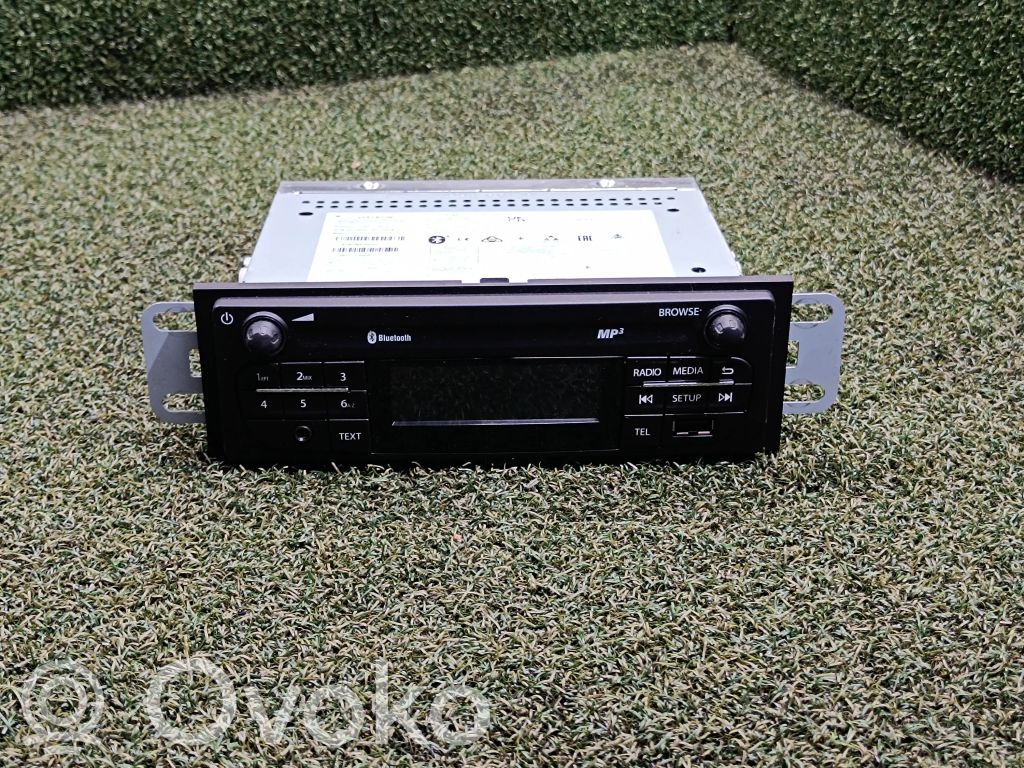 280215396R Renault Master III Radio/CD/DVD/GPS head unit, €177.00 | RRR