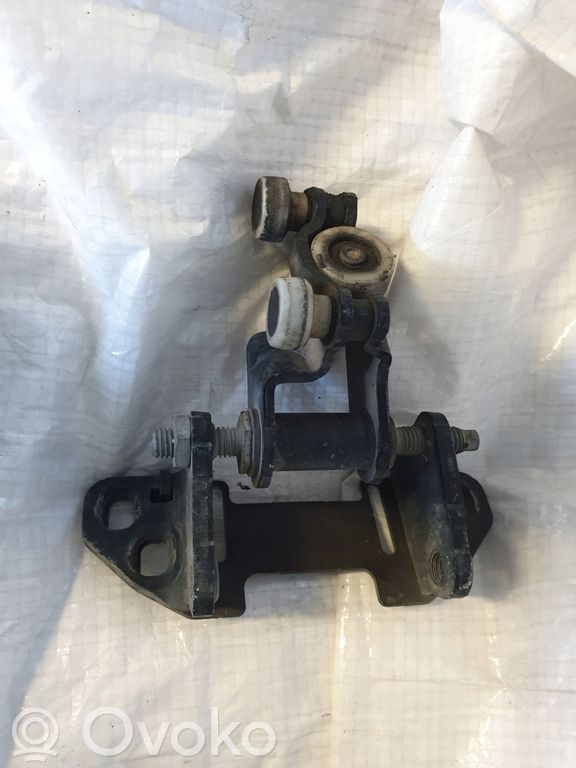 A9067600347 Mercedes-Benz Sprinter W906 Rouleau guidage pour porte ...
