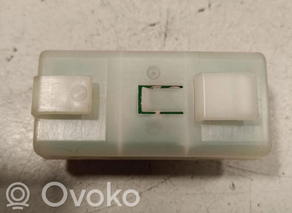 A0009820412 Mercedes-Benz E W213 Преобразователь напряжения, 5,00 € | RRR