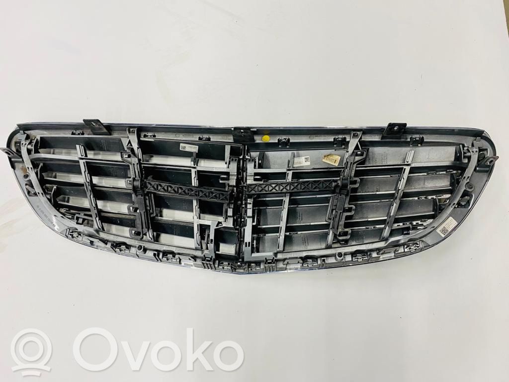 STU636 Mercedes-Benz C W205 Grille calandre supérieure de pare-chocs ...