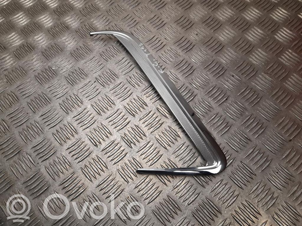1116900389 Mercedes-Benz 190 230 W110 W111 Rear door glass trim molding ...