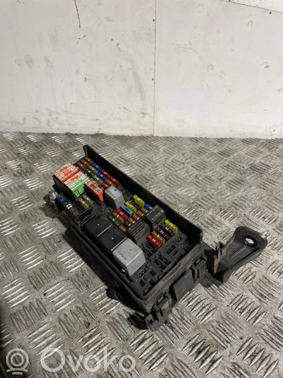 A1645403072 Mercedes-Benz ML W164 Module de fusibles, 10,00 € | OVOKO