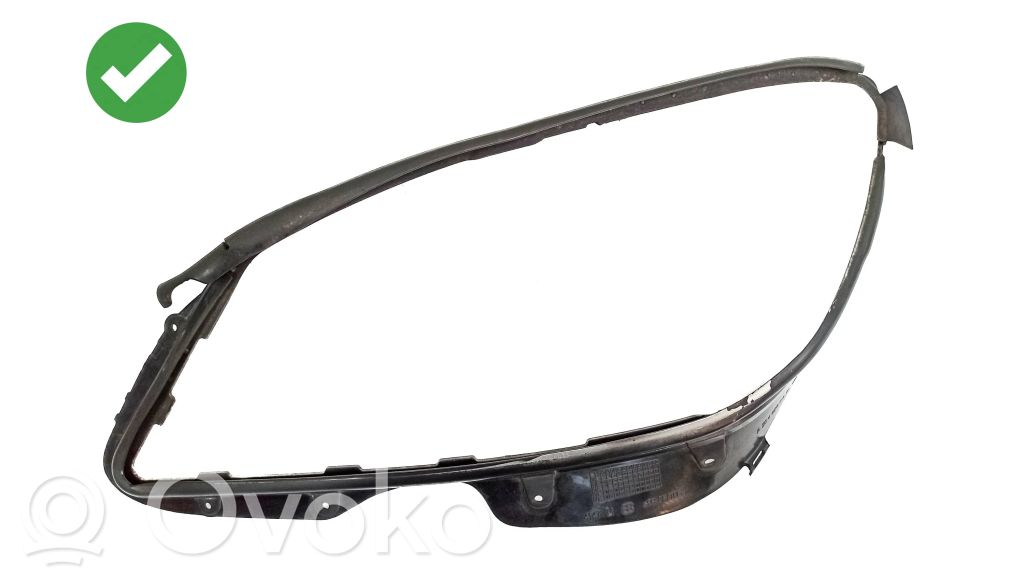 A2048260991 Mercedes-Benz C W204 Moulure sous phares, 29,99 € | OVOKO