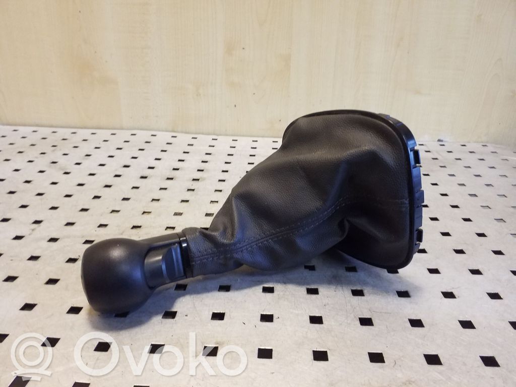 009140093 Opel Corsa D Gear lever shifter trim leather/knob, €20.00 | RRR