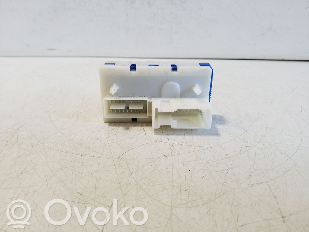 61355A44CE1 BMW i4 Current control relay, €30.00 | RRR