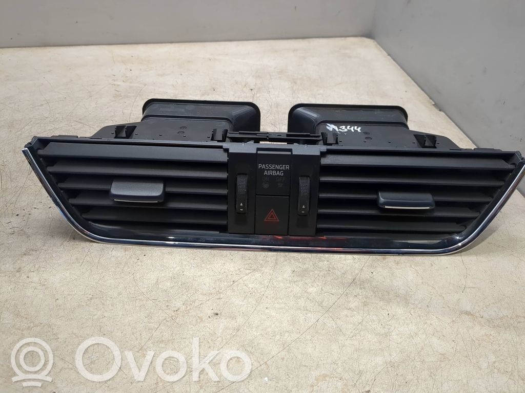 5E0820951A Skoda Octavia Mk3 (5E) Dash center air vent grill, €40.00 | RRR