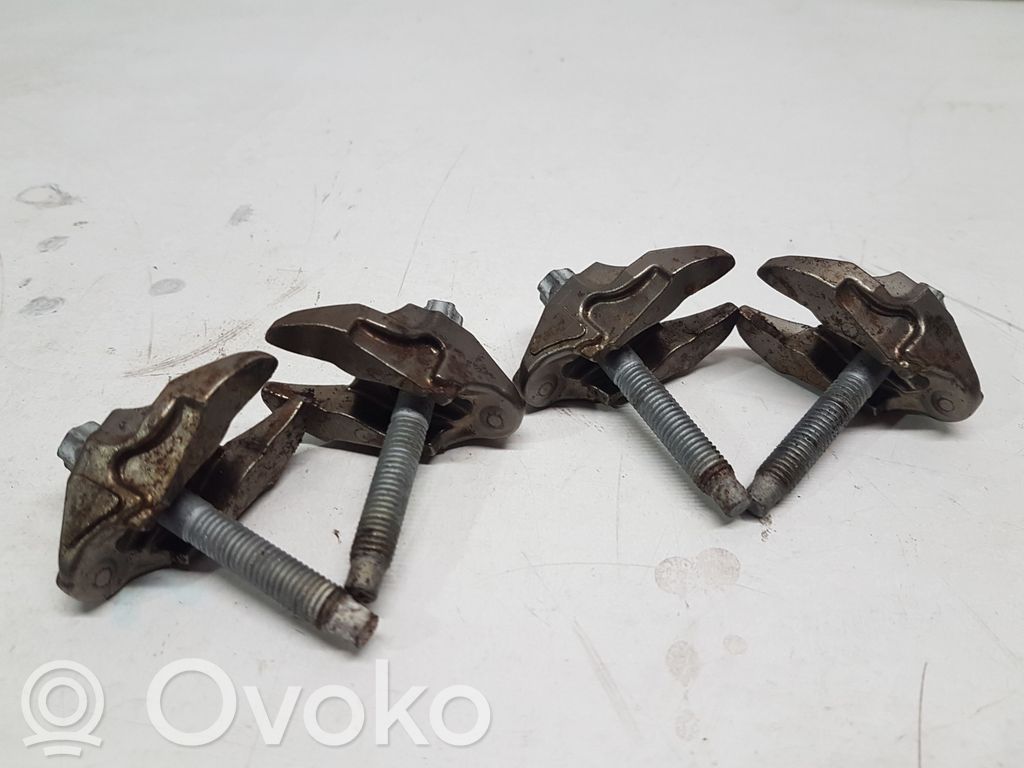 1613181280 Peugeot 3008 II Support de pince d'injecteur de carburant ...