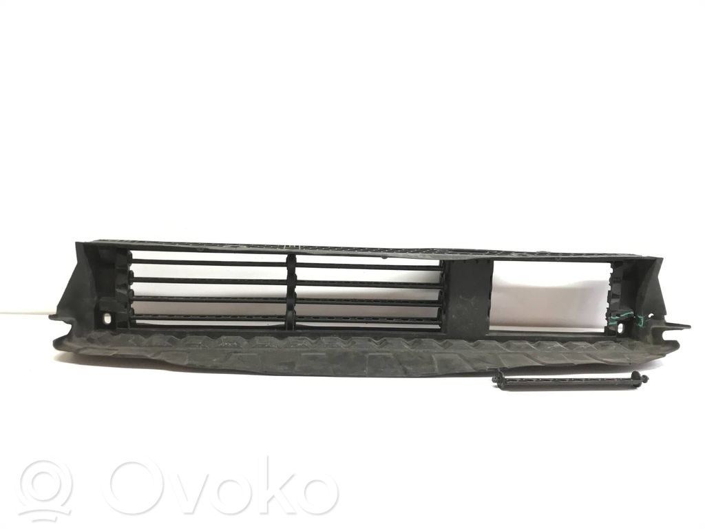 214216UA0A Nissan Qashqai J12 Radiatorių apdaila, 200,00 € | RRR