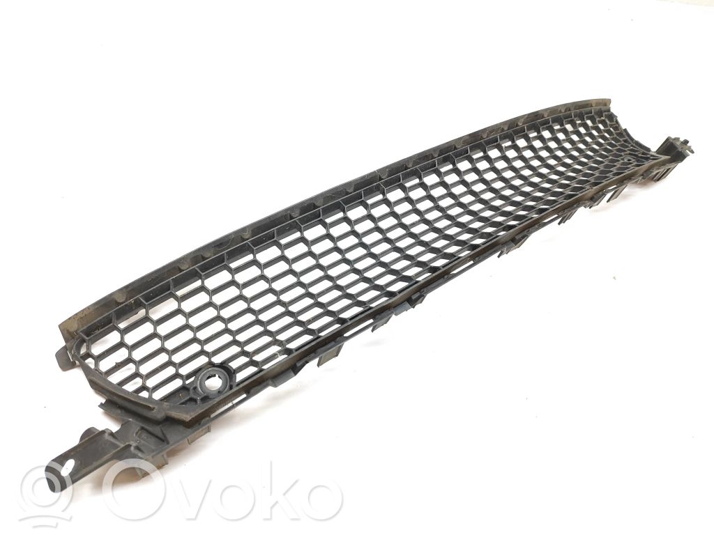 5311353060 Lexus IS III XE30 Etupuskurin alempi jäähdytinsäleikkö, 47 ...