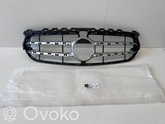 2478885700 Mercedes-Benz B W247 Grille calandre supérieure de pare ...