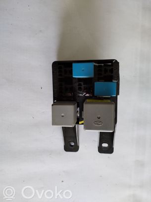 911022E073 Hyundai Tucson JM Boîte à fusibles relais, 7,28 € | OVOKO